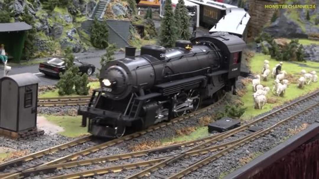 乐高火车模型和仿真模型火车混搭行走