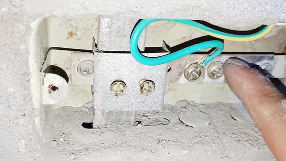 有漏电开关,还用接地线吗?请教了老电工,原来地线还有这个作用