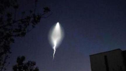 震惊!华北多地天空出现不明飞行物,网友:谁家手电筒扔...