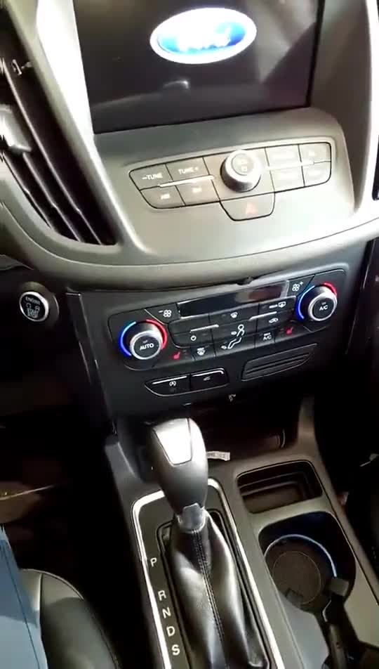 自动档的汽车启动方式。