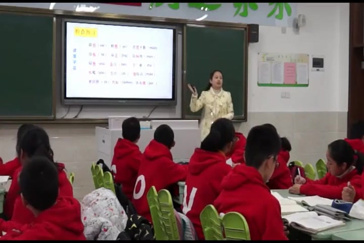 ...部编版八年级语文上册《16昆明的雨》-江老师优质课公开课教学视频