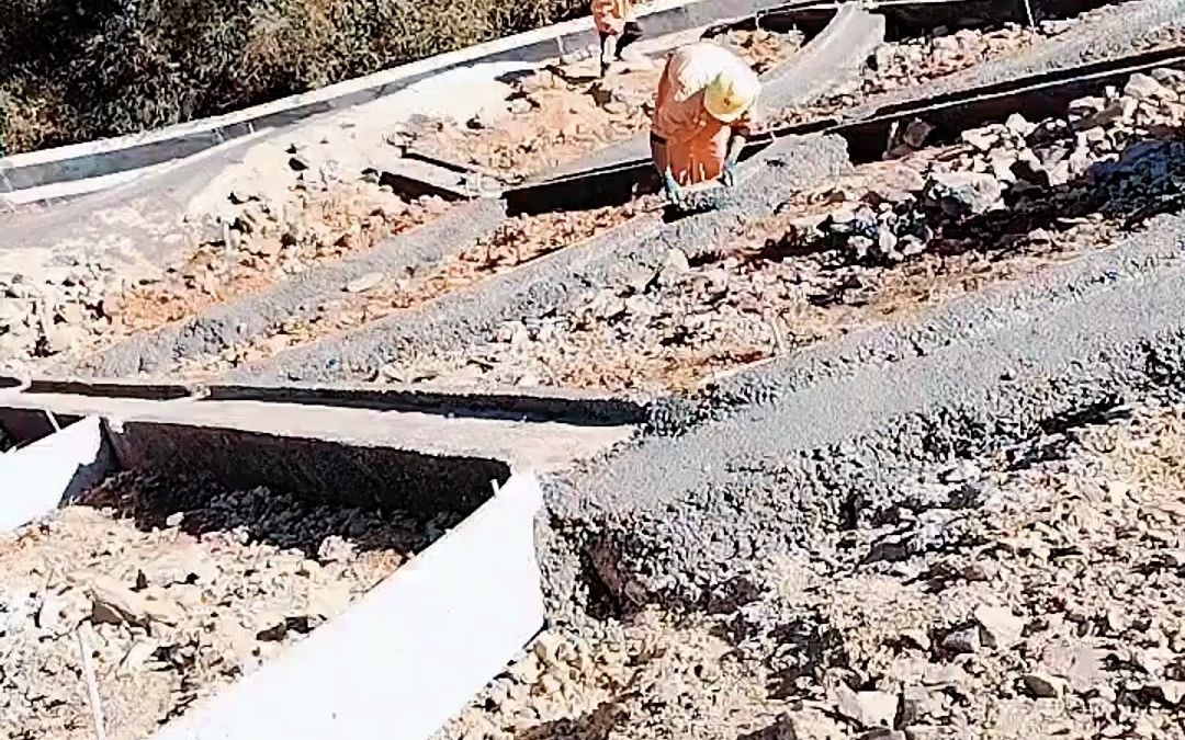 拱形骨架模板拆模了养护一下