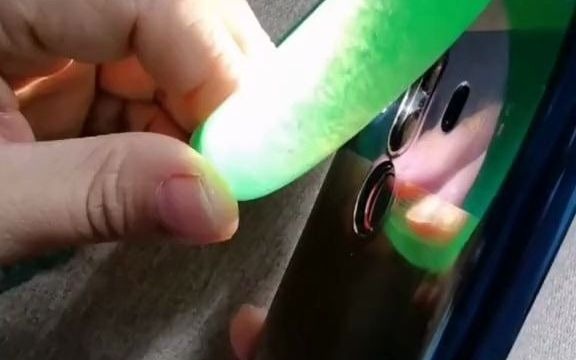 用手机灯,就能鉴定翡翠真假吗?翡翠知识!