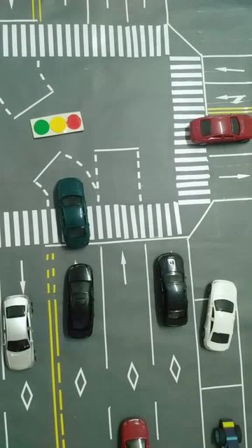 机动车进入非机动车道和行人及非机动车发生交通事故机动车负全责