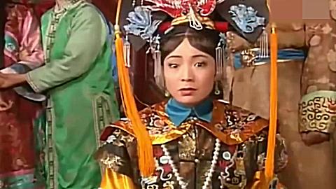 还珠格格:皇上霸气给紫薇报仇,要把容嬷嬷斩了,皇后顿时跪下磕头!皇上...