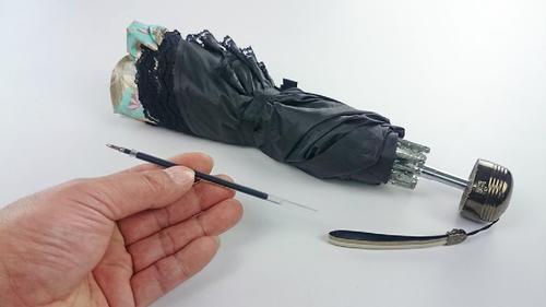 旧雨伞别急着扔,缝一根笔芯在上面,原先有大作用,方法太厉害了