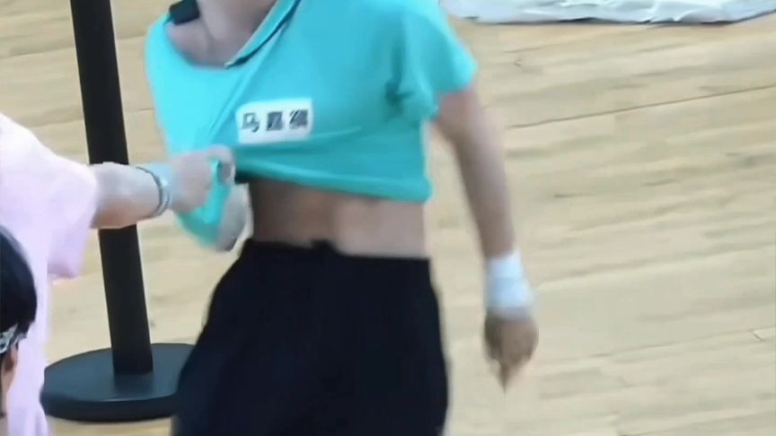 上下其手ߥ�#时代少年团 #tf家族2022夏日运动会 #这谁顶得住啊