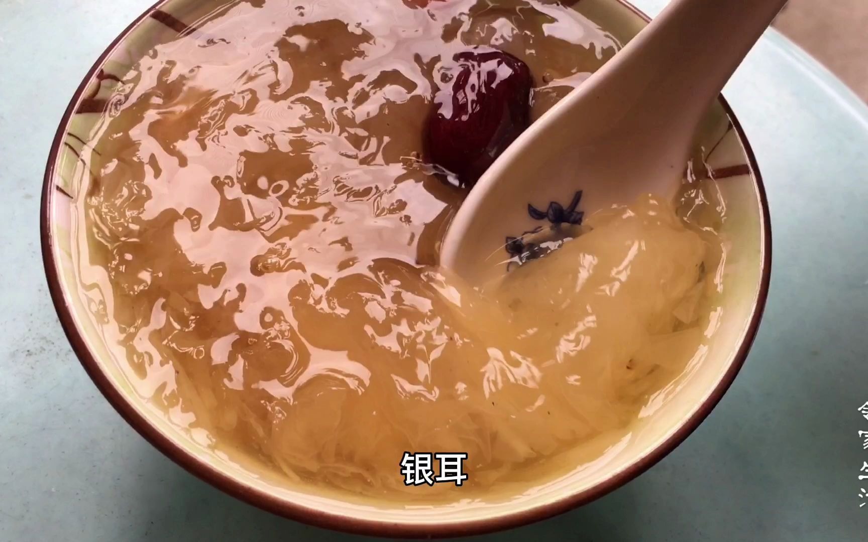 冰糖银耳雪梨糖水,粘稠丝滑,营养好喝,制作简单