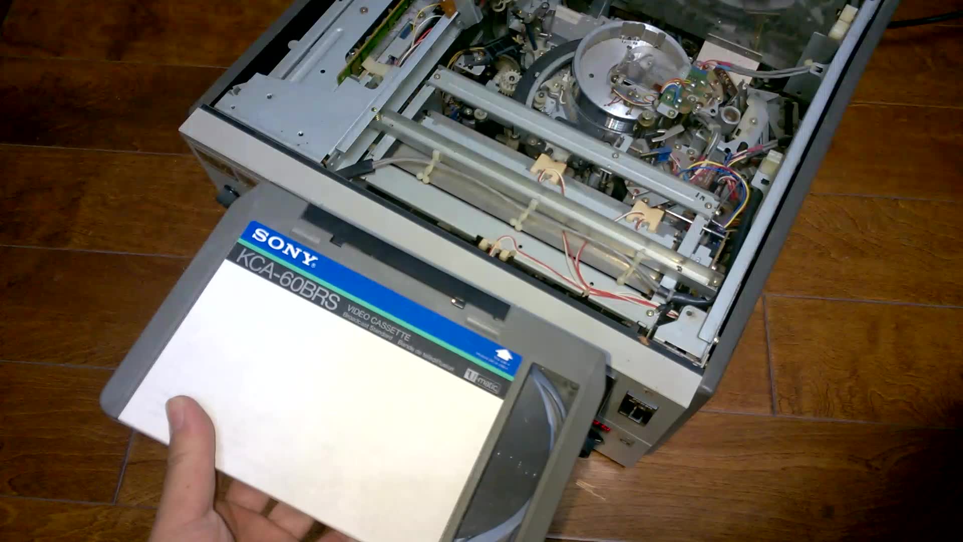 VO-5850p 大型录像机的加载动作