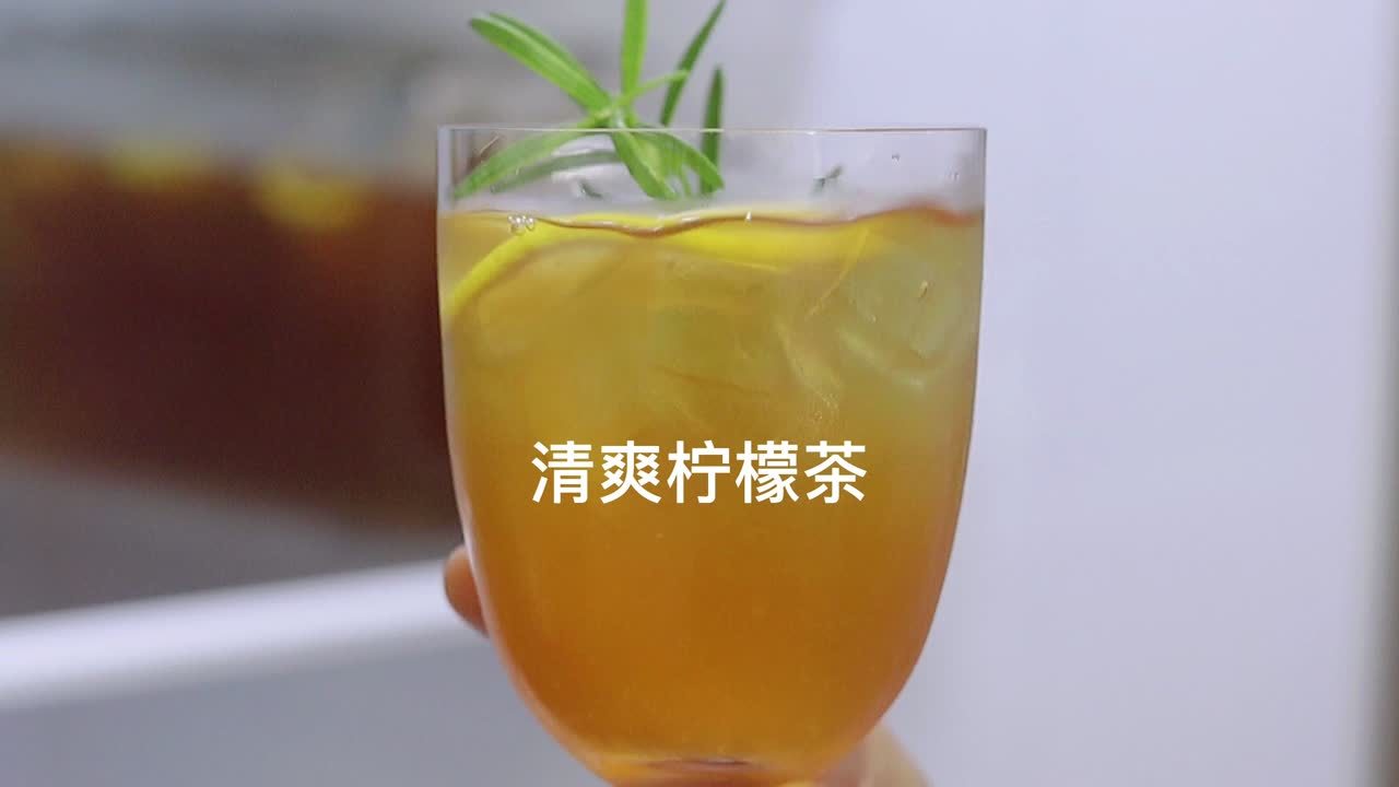 今天做了冰冰爽爽的柠檬茶,炎炎夏日一定少不了它,做法敲简单