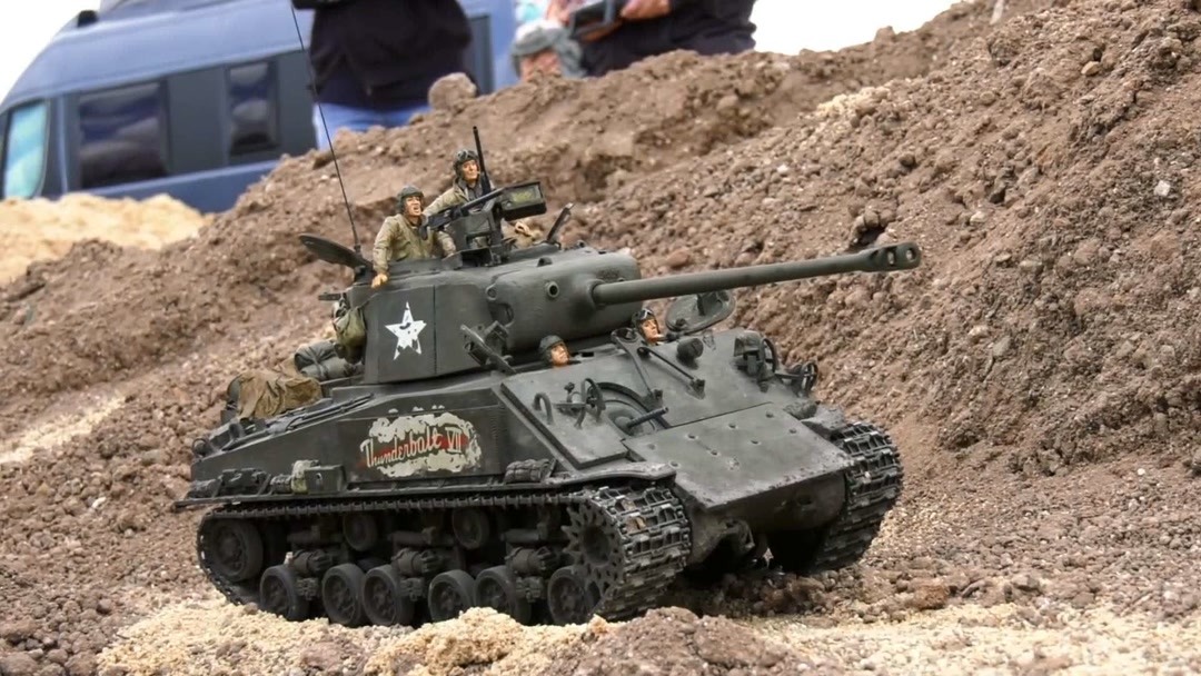 厉害了我的哥!这坦克车模型太逼真!竟然还会发射炮弹!