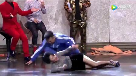 搞笑小品之宋晓峰你太逗了, 上来就把娇娇给解决了