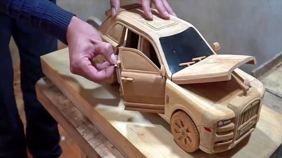 小伙学徒半年,趁师傅不在自制一辆汽车模型,这技术完全可以出师