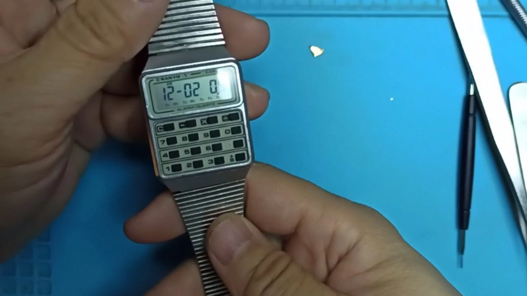 维修80年代三洋计算器手表