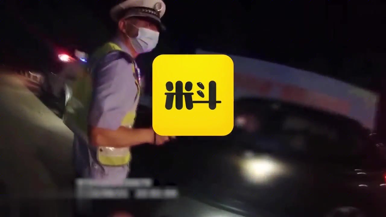 梅州一小车后排塞满6个小朋友走高速,交警:记6分罚款200元