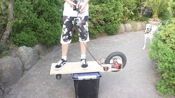 电动滑板车,自行车把手作为开关,每小时30公里,还没有刹车