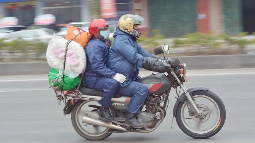 摩托车返乡很辛苦?只是你没看到这些而已!