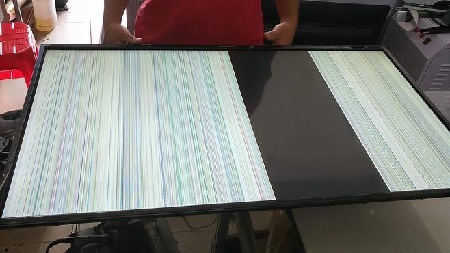 液晶屏电视,满屏的竖线条,故障维修过程分享