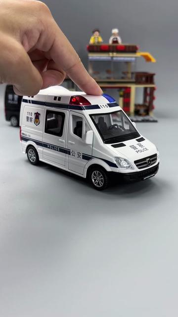 我不允许你们还没有这辆炫酷得警车玩具还是全合金的合金车模