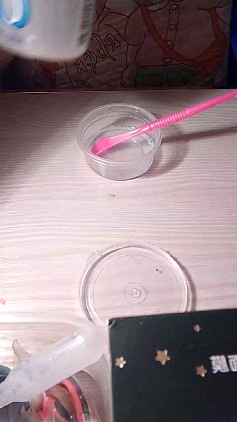 水晶泥不需要硼砂水,下个视频是代替甘油的视频!请订阅我!谢谢!