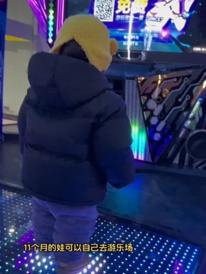 ...力这么牛,自己能找到玩的地方,全程没有引导,自己走过去的三代试管