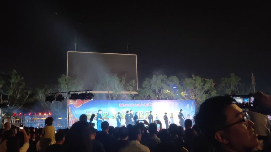 滑县安全文化广场活动!建党100周年!人实在太多了,垫着脚尖