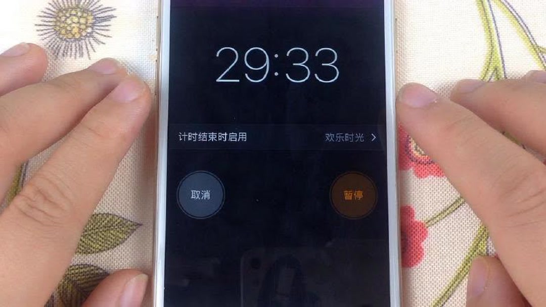 还在用手机时钟看工夫?教你拆开时钟躲藏功用,不消真的太亏了!