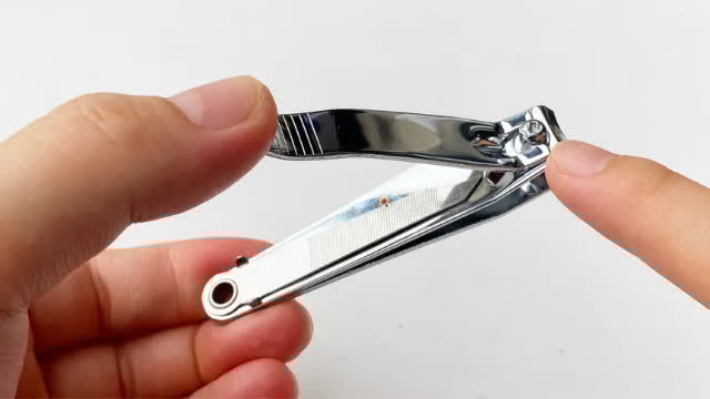 才知道,原来指甲刀还有7大妙用,太实用了