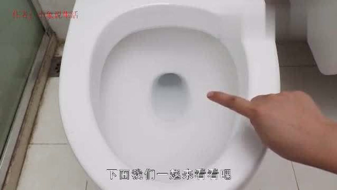 马桶堵塞,别再花钱请人疏通了,只需1个塑料瓶,疏通马桶不费事