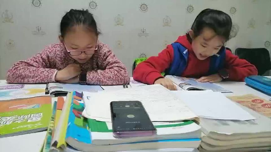 用我教学多年为小学生专门设计的,听力口模仿法和快速阅读法