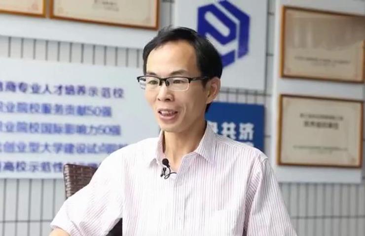 大学生挂科7门仍被推荐省优秀毕业生?副院长回应引争议