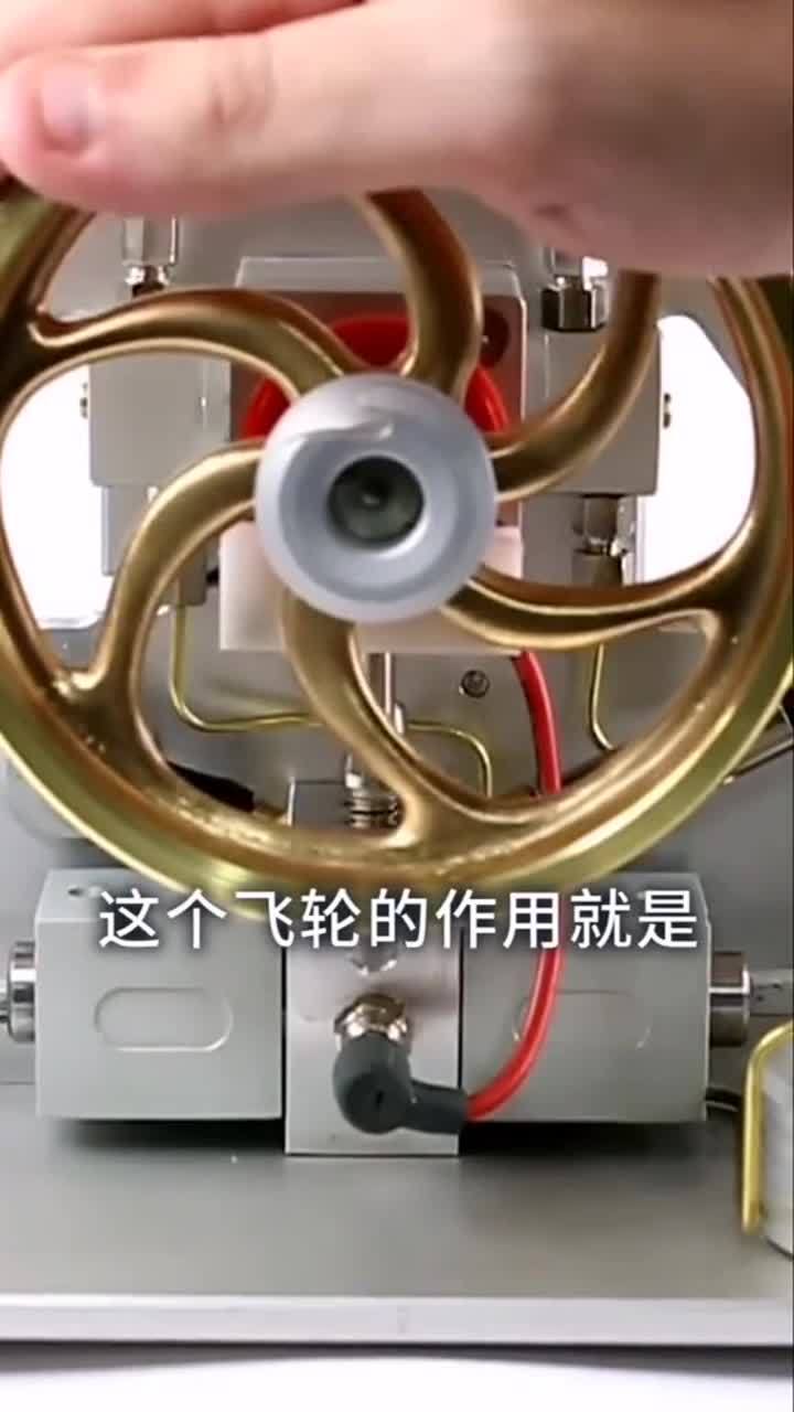 发动机上为什么都会装着一个飞轮呢?