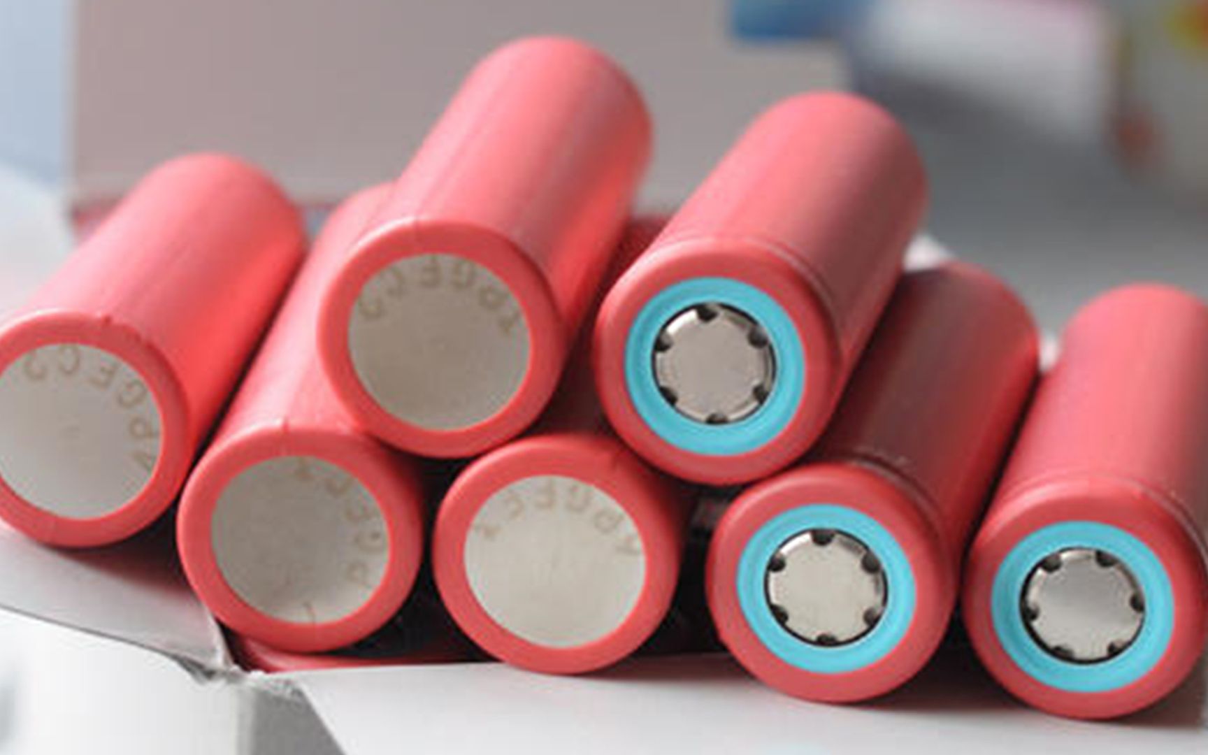 18650电芯自动化剥皮设备如何防静电?皮带输送机的设计尤为关键