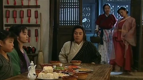 #头条# 掌柜的和发小攀比,浪费晚饭,把伙计们馋坏了#武林外传#