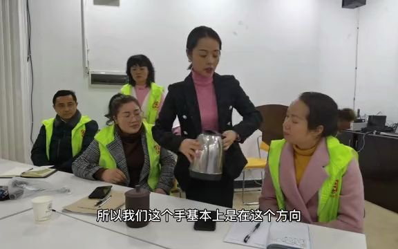 你知道如何在会议上倒茶吗?看了才知道,原来倒茶也有这么多学问