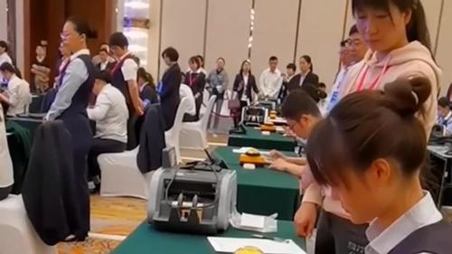 会计招聘大会又开始了,这些人的手速不比弹钢琴的差