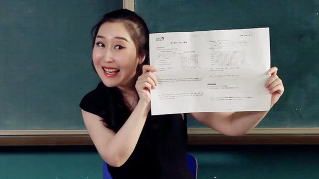 班花考试取得历年最好成绩,老师反而愁眉苦脸,说完原因差点笑喷