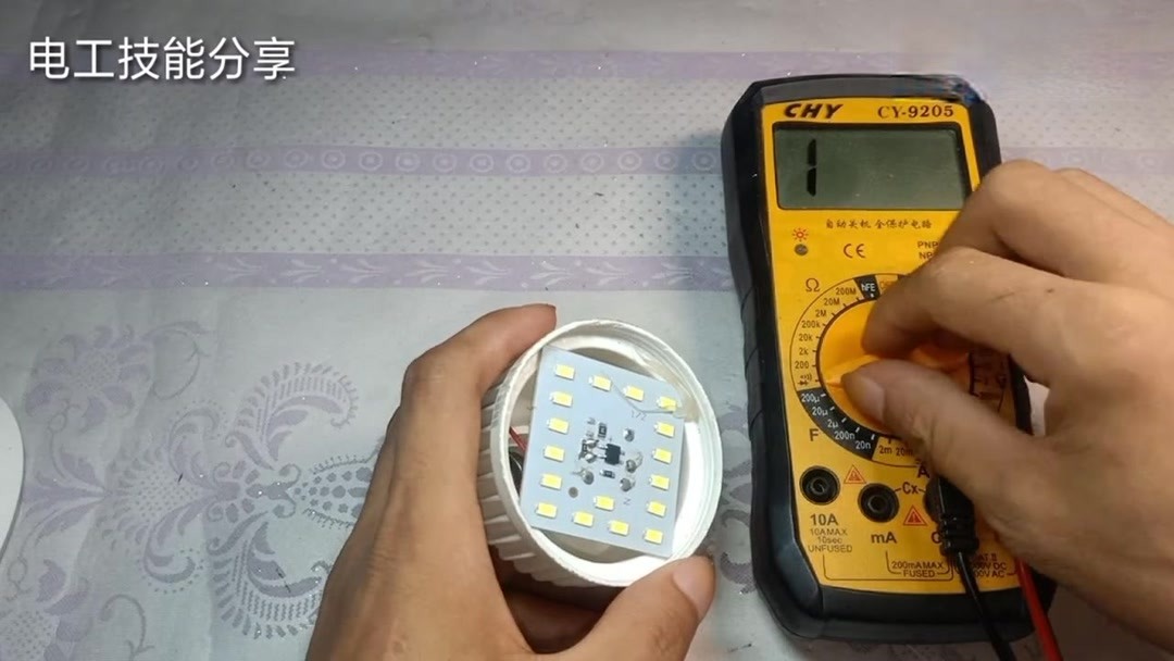 家里LED灯坏了，可别扔，只需学会这一招，完美修复还能用