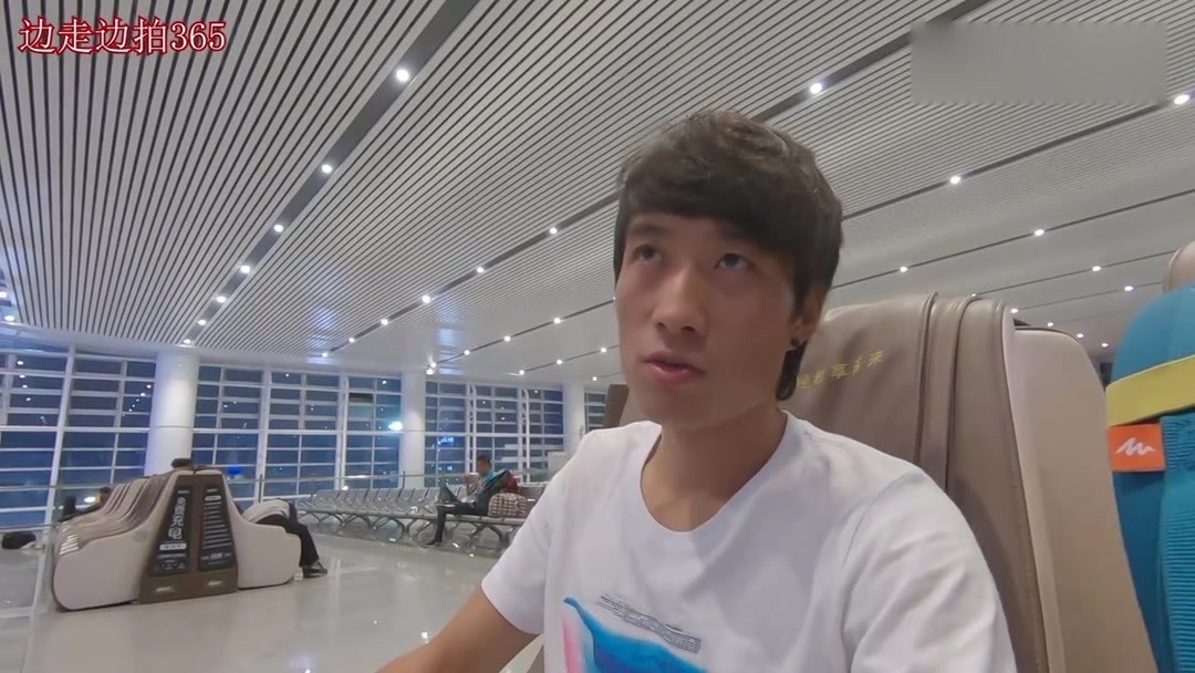 从广东湛江坐火车到广州,看看湛江的高铁站建设得怎样