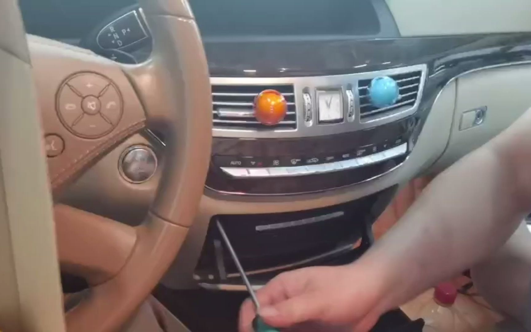 奔驰w221 无线carplay模块安装视频