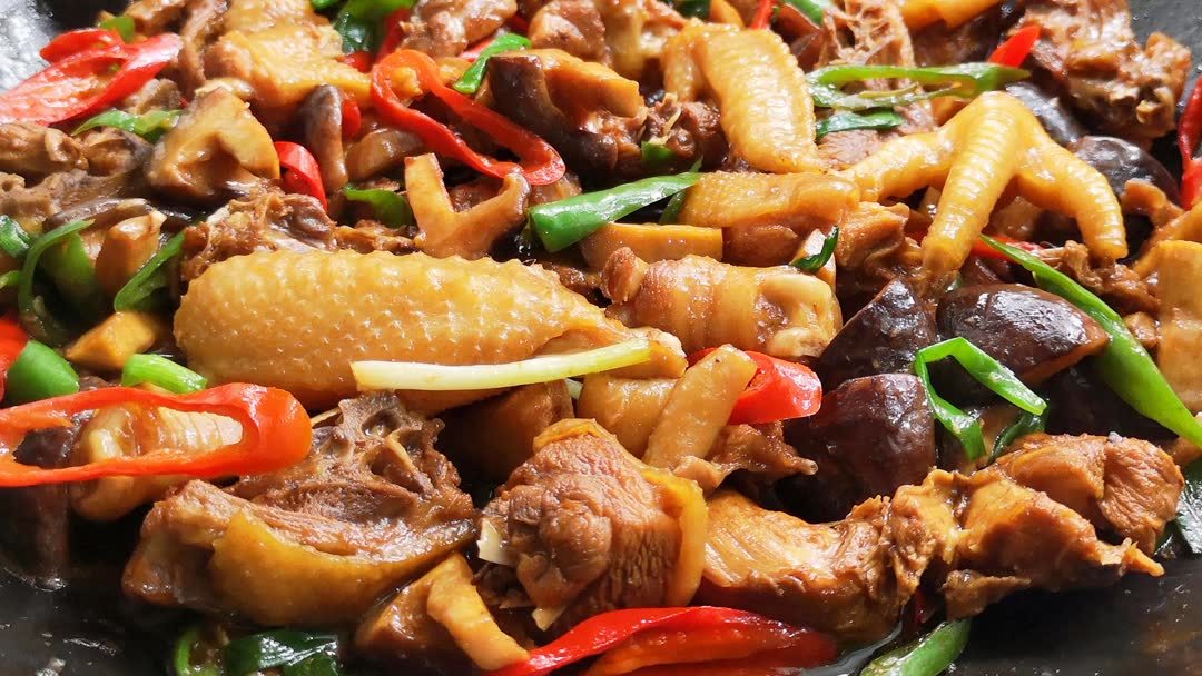 吃了几十年的鸡肉,还是这种家常做法最好吃,喷香味美,开胃下饭