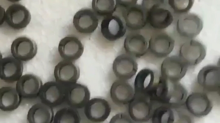 小石墨轴承具有很高的承载能力,可以承受较大的轴向和径向载这荷主...