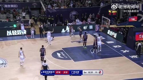 ...造成崔永熙 崔cyx仔 犯规,打成2+1!同曦男篮vs广州男篮 看CBA上咪咕