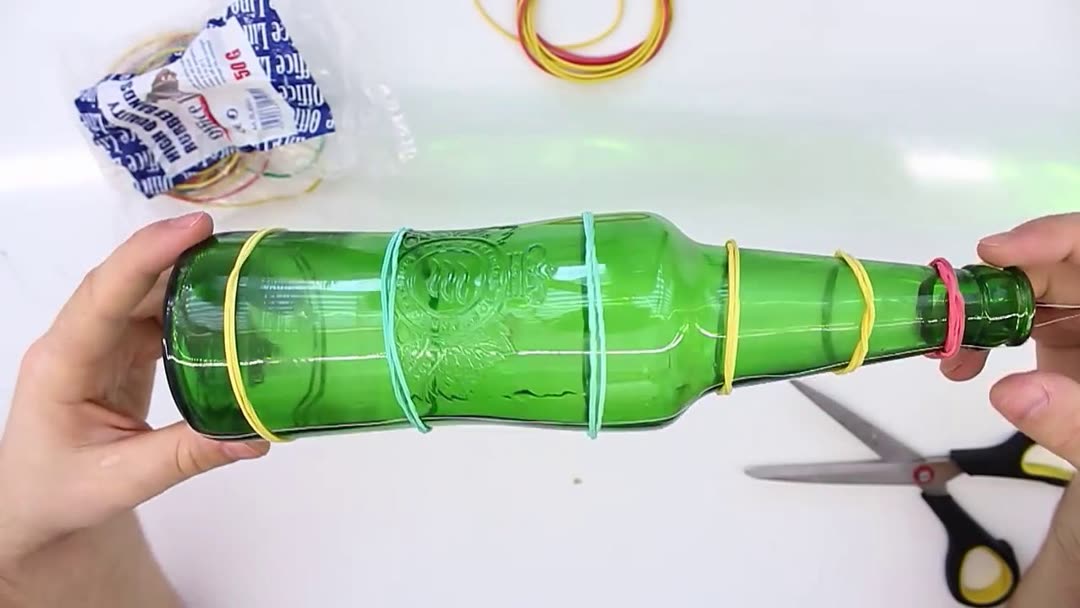 切玻璃不用金刚石?小伙自制切玻璃神器,想不到这样也能行