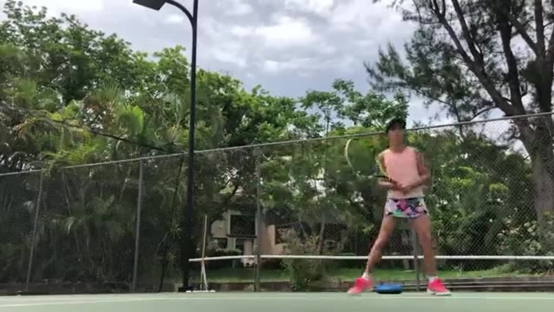 职业网球教练Dabul如何训练10岁的小孩