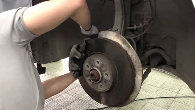 多久换一次刹车片才合理?别超这数就行,不然车子要大修