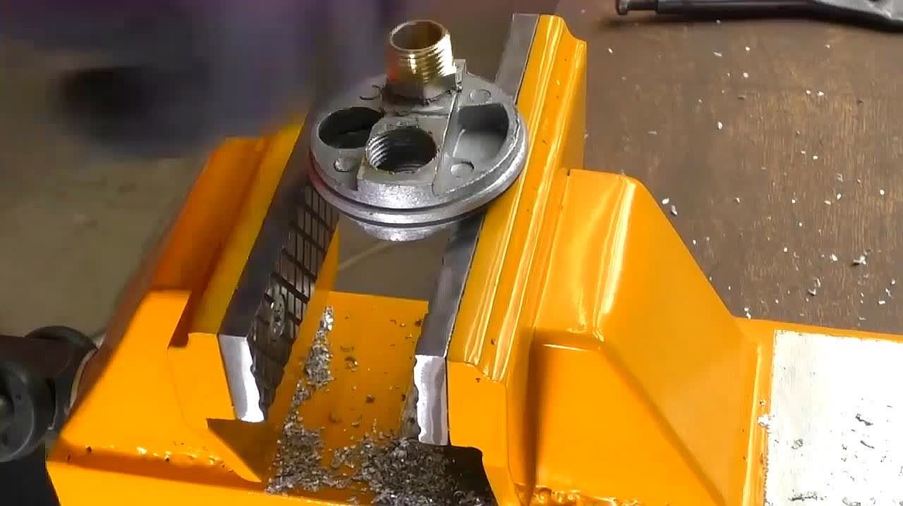 ...灭火器,牛人改造成泡沫机,拿来洗车太方便了