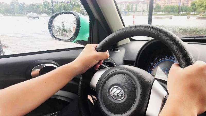 你会正确打方向盘吗?老司机来教你,比驾校简单