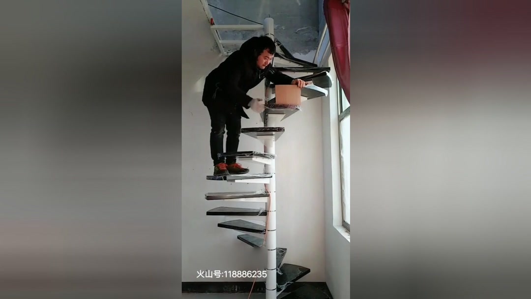 安装旋转楼梯