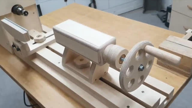 木工师傅这技术牛啊,明明可以买到的东西,非要自己制作